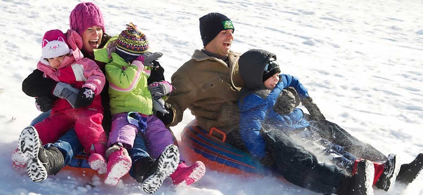 Zimske radosti na snegu za manjše otroke